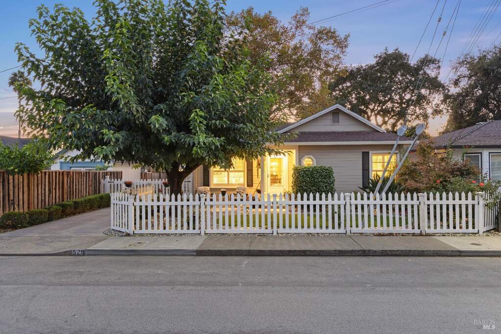 529 Macklyn Avenue, Santa Rosa, CA 95405 | MLS# 325094504 | Christie's ...