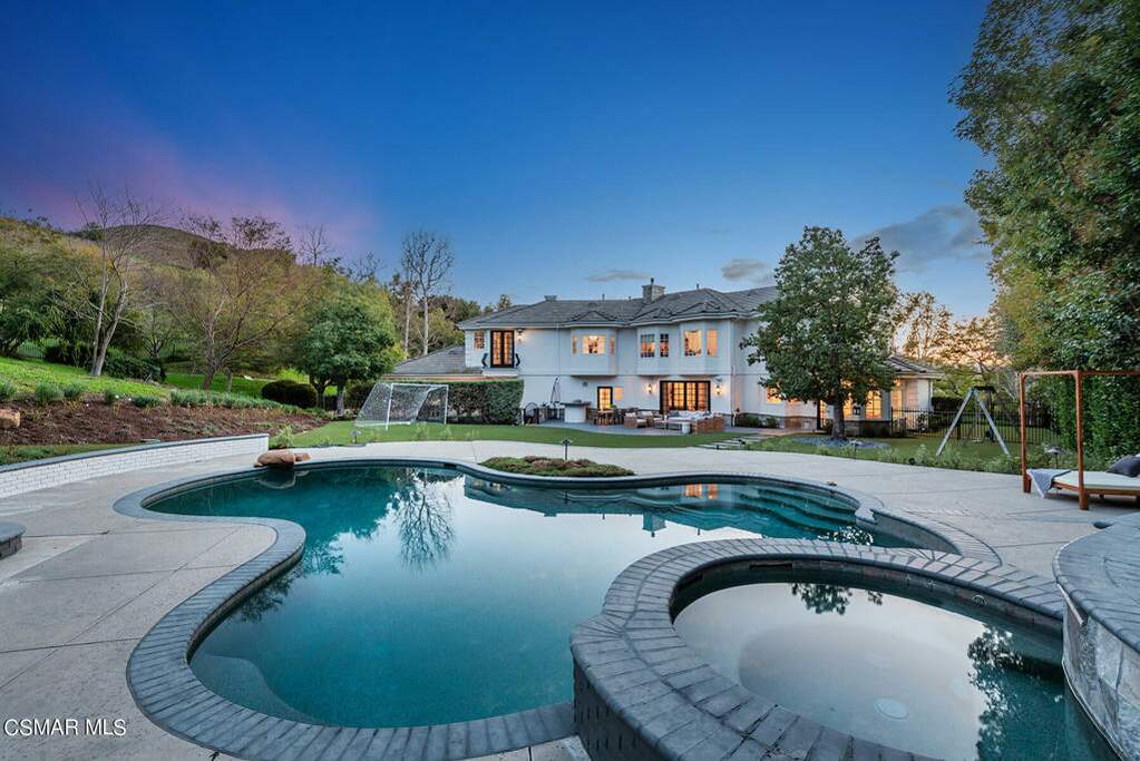 5054 Royal Vista Court, Westlake Village, CA 91362 | MLS# 224000593 ...