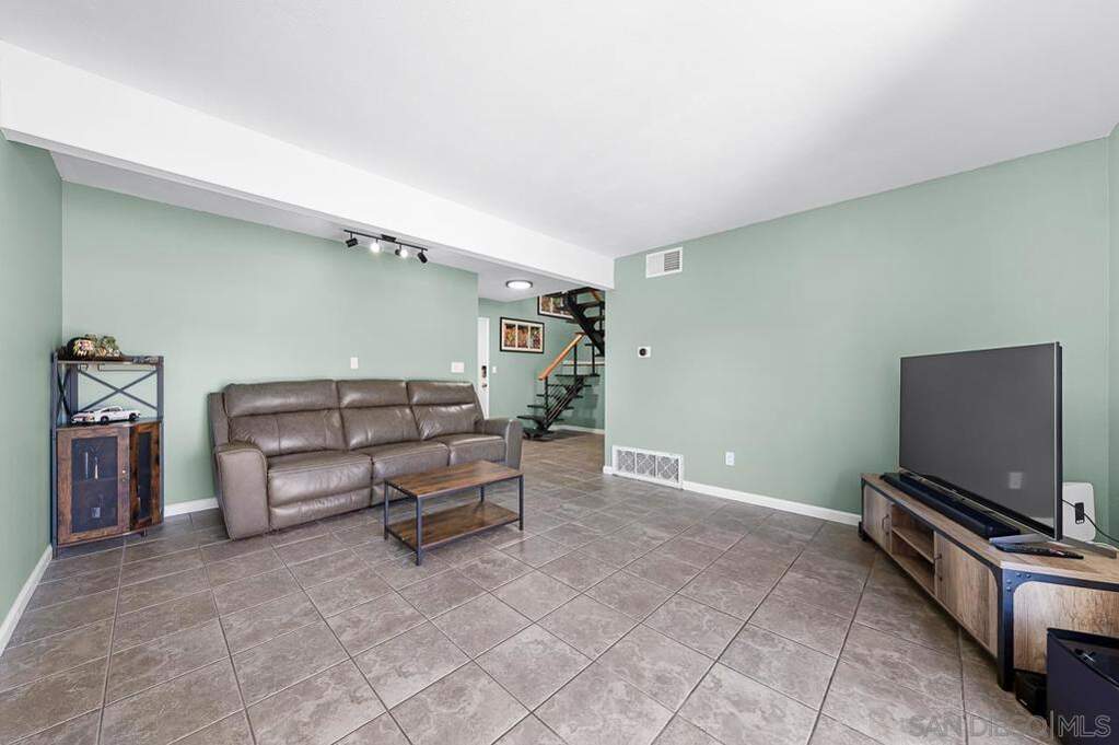 9070 Calle Lucia, Lakeside, CA 92040 | MLS# 250038505SD | Christie's ...
