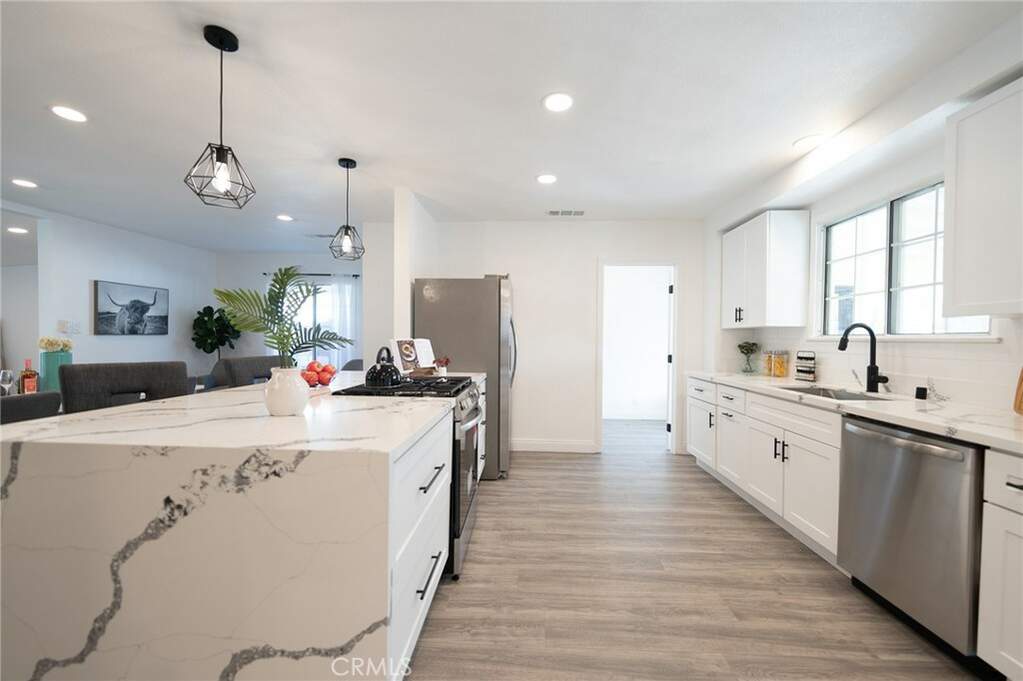 16315 Parthenia Street, North Hills, CA 91343 | MLS# GD24045642 ...