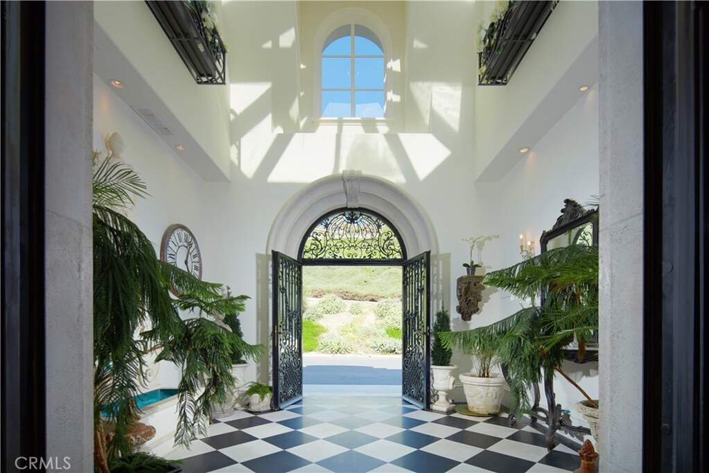 18 Breakers Ise, Dana Point, CA 92629 | MLS# LG25244086 | Christie's ...
