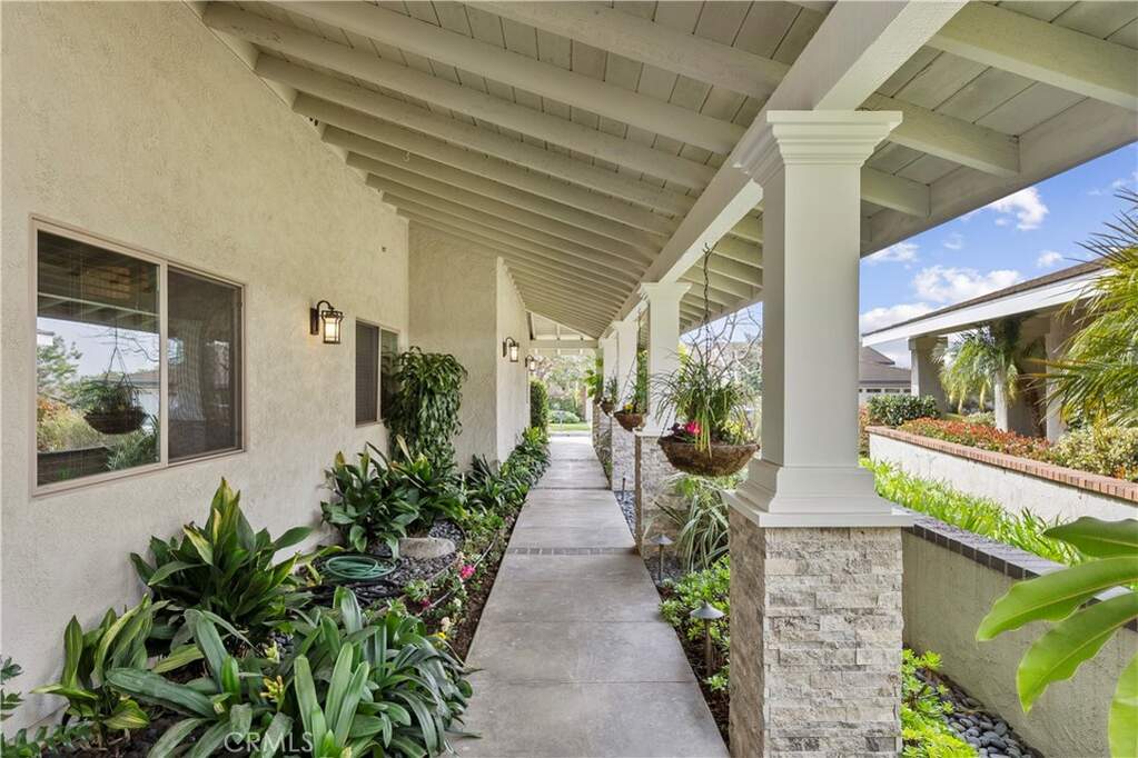 18 Jetty Drive, Corona Del Mar, CA 92625 | MLS# NP25055892 | Christie's ...