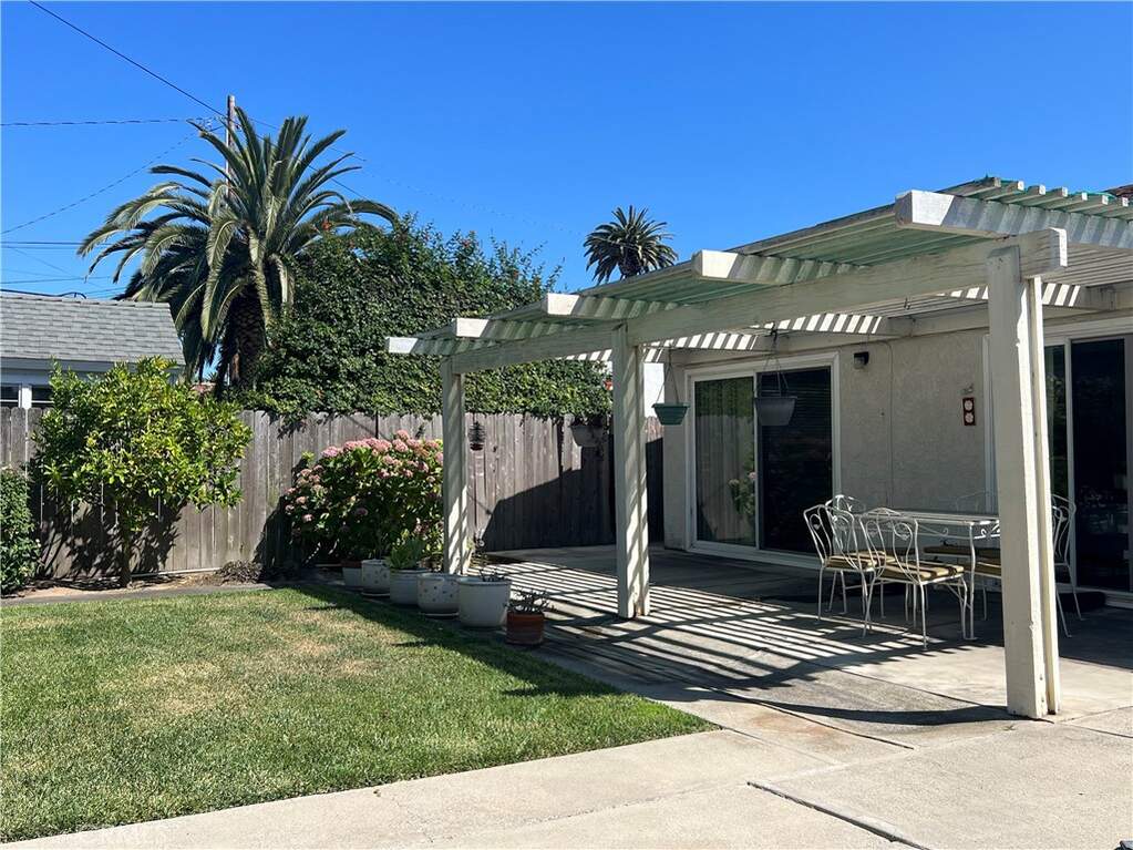 296 E 19th Street, Costa Mesa, CA 92627 | MLS# NP25140433 | Christie's ...