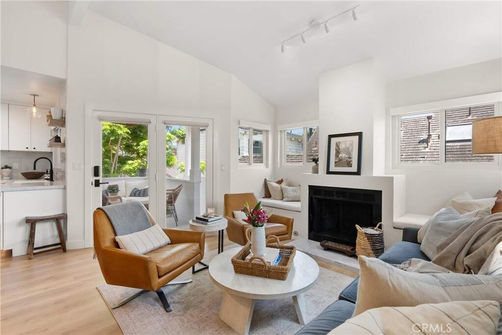 617 1/2 Acacia Avenue, Corona Del Mar, CA 92625 | MLS# NP26127436 ...