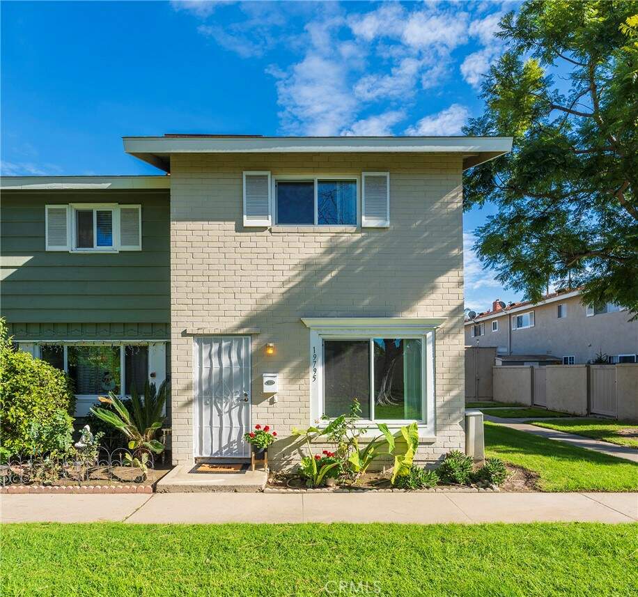 19795 Claremont Ln, Huntington Beach, CA 92646 | MLS# OC24000901 ...