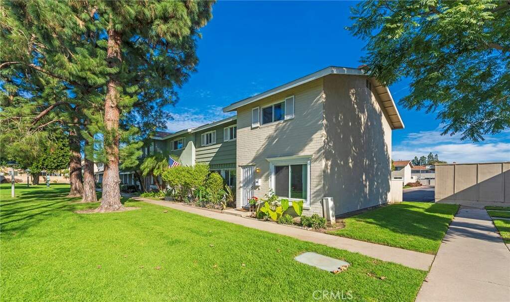 19795 Claremont Ln, Huntington Beach, CA 92646 | MLS# OC24000901 ...