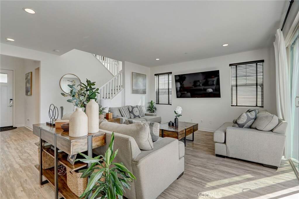 18256 Nimbus Way, Saugus, CA 91350 | MLS# OC24041728 | Christie's ...