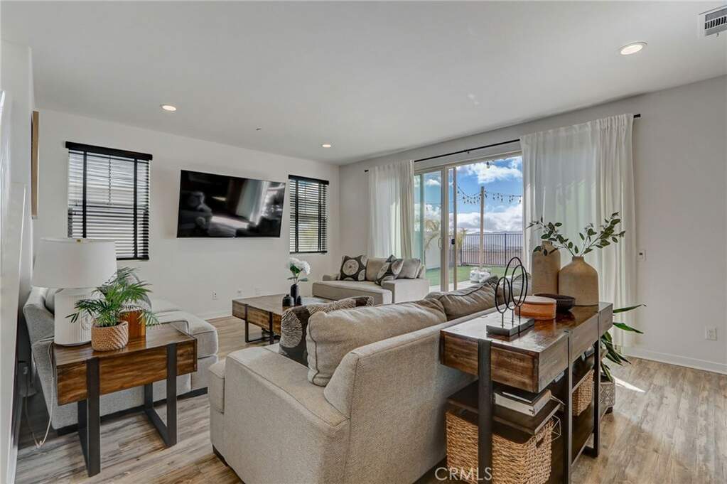 18256 Nimbus Way, Saugus, CA 91350 | MLS# OC24041728 | Christie's ...