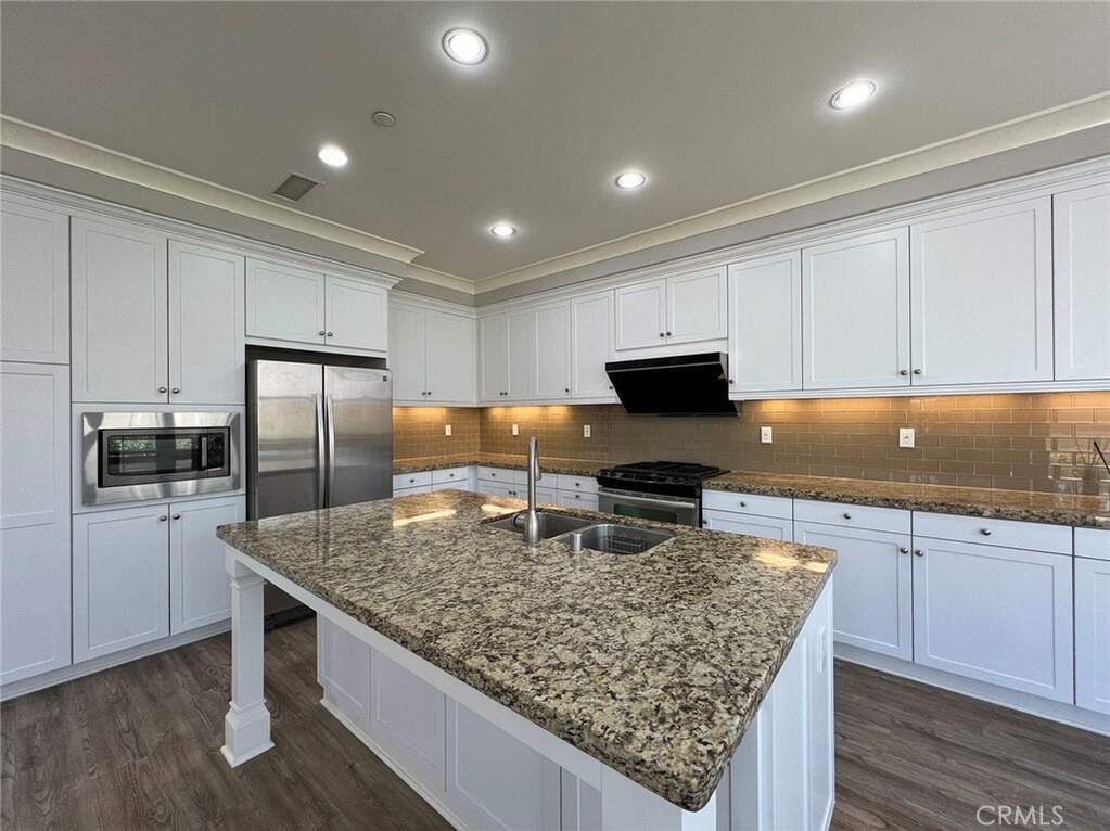 98 Devonshire, Irvine, CA 92620 | MLS# OC26122496 | Christie's ...