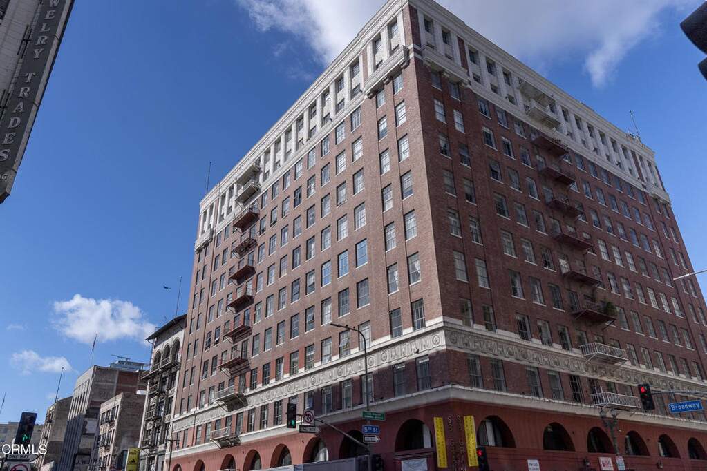 312 W 5th Street #221, Los Angeles, CA 90013 | MLS# P1-21696 | Christie ...