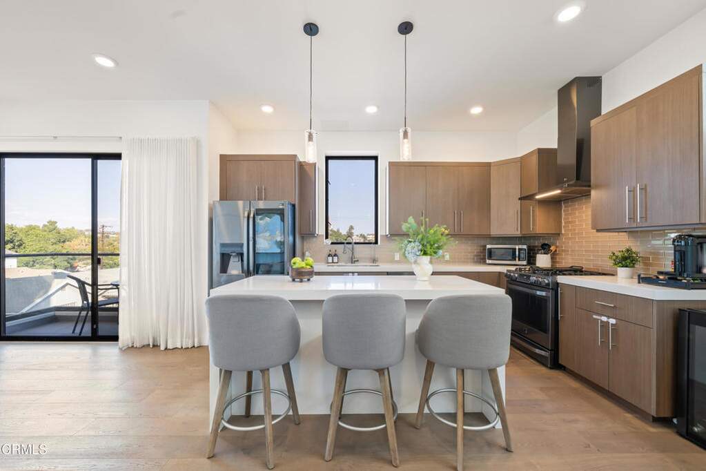 3221 W Robinson Lane Lane, Los Angeles, CA 90026 | MLS# P1-24157 ...