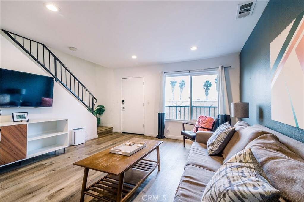 110 S Eucalyptus Avenue #2, Inglewood, CA 90301 | MLS# SB24143101 ...