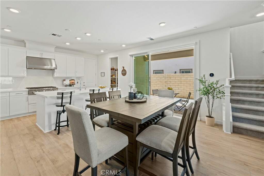 27640 Symphony Place, Valencia, CA 91381 | MLS# SR24046213 | Christie's ...