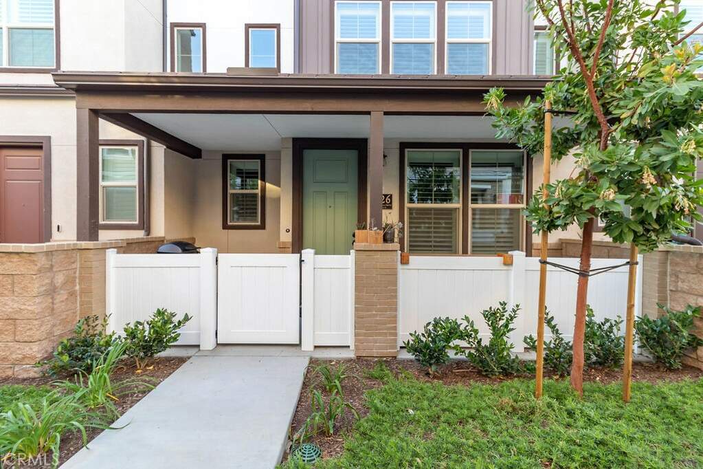 126 Red Brick Drive #4, Simi Valley, CA 93065 | MLS# SR25015738 ...