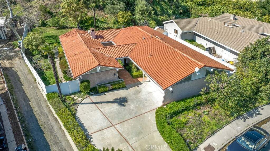 2317 Banyan Drive, Los Angeles, CA 90049 | MLS# SR25043440 | Christie's ...