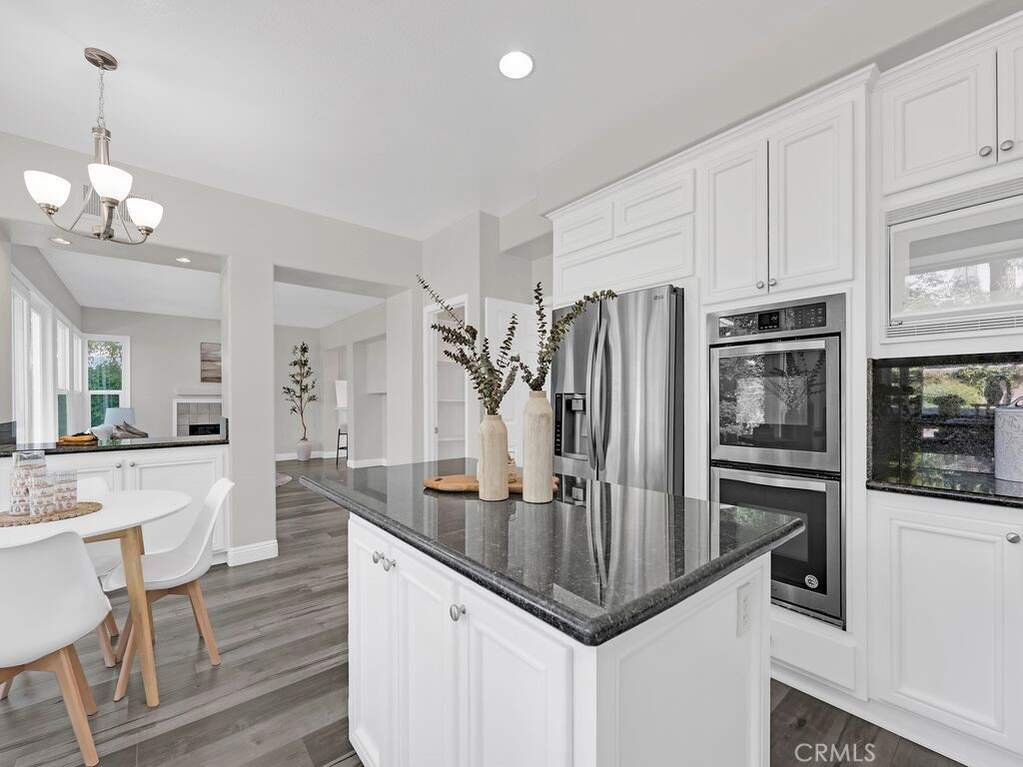 23123 Park Terra, Calabasas, CA 91302 | MLS# SR25235656 | Christie's ...