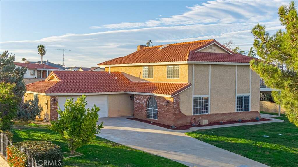 6215 W Avenue M8, Palmdale, CA 93551 | MLS# SW24001421 | Christie's ...