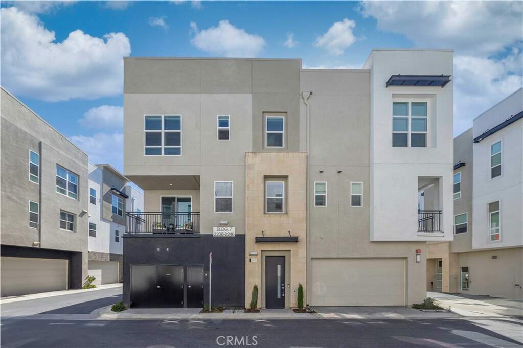 2246 Synergy, Irvine, CA 92614 | MLS# WS24058579 | Christie's ...
