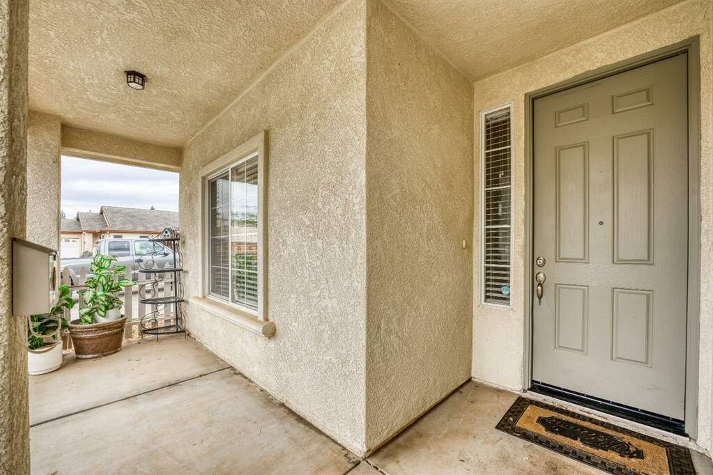 712 Bowers Way, Wheatland, CA 95692 | MLS# 223115933 | Christie's ...