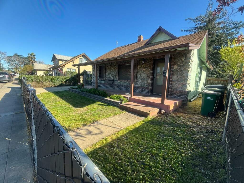 312 Maple Street, Lodi, CA 95240 | MLS# 224024893 | Christie's ...