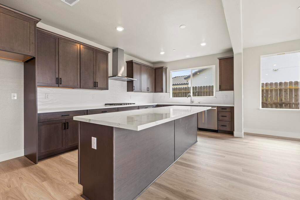1898 Kenneth Way, Yuba City, CA 95993 | MLS# 225125069 | Christie's ...