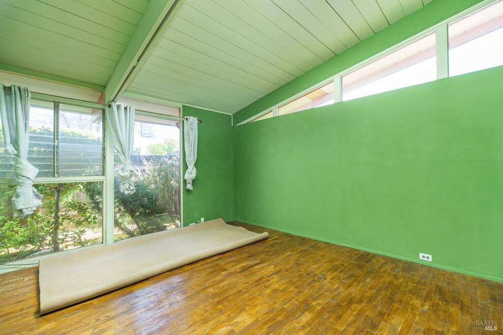 398 Holly Drive None, San Rafael, CA 94903 | MLS# 324024138 | Christie ...